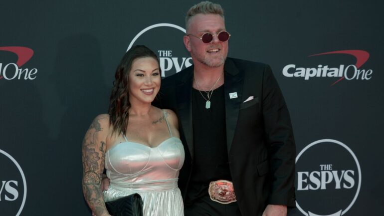 Weeks After Signing $85,000,000 Deal With ESPN, Pat McAfee Showed off ...