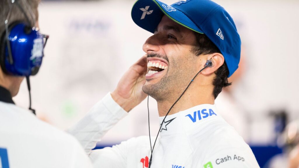 Daniel Ricciardo Shows Off the Most Beautiful Helmet on the Paddock and ...
